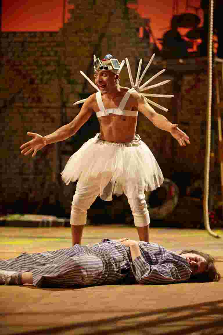 PETER PAN at The Olivier Theatre London – Entertain the kids